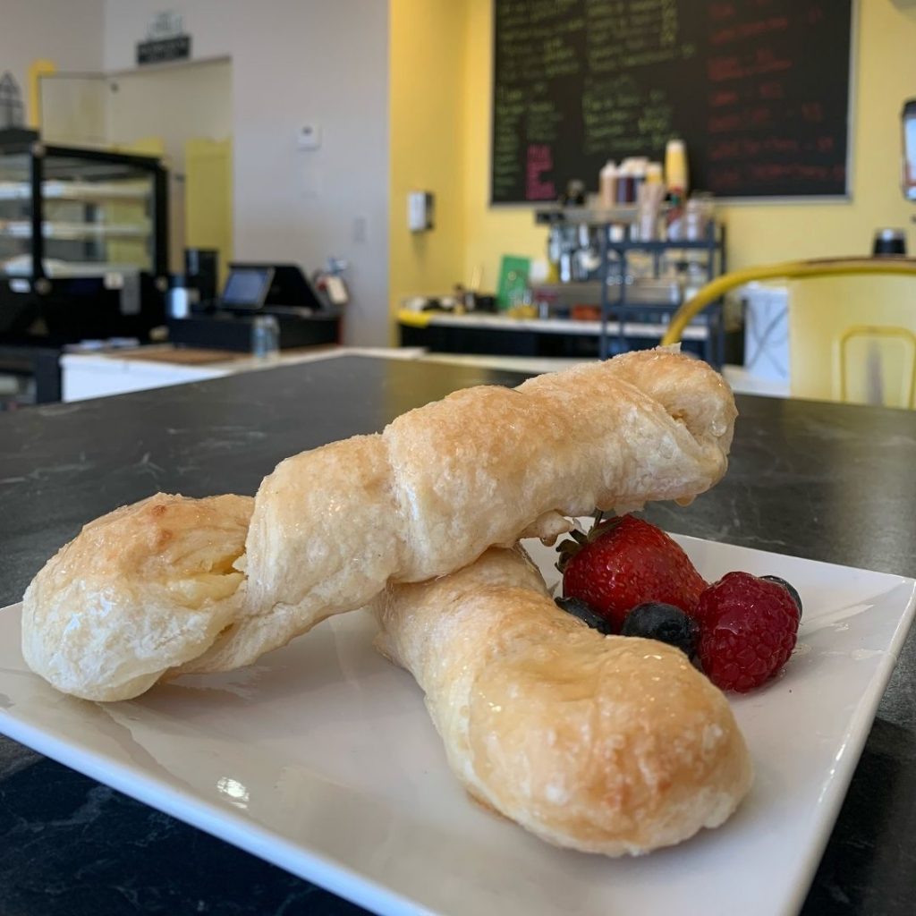 Bees Pastry Cafe – Let’s drip honey